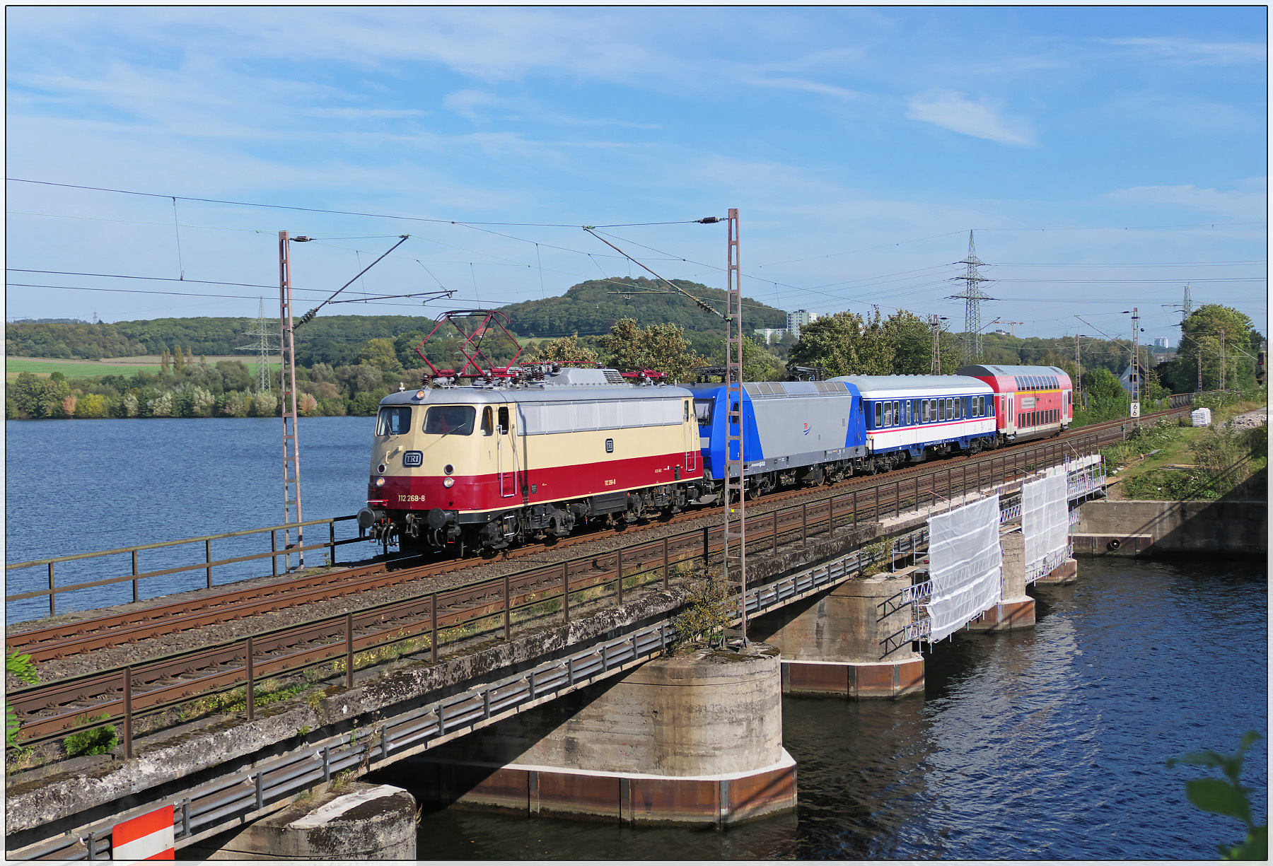 Drehscheibe Online Foren :: 03/02 - Bild-Sichtungen :: Orientrot ist ...